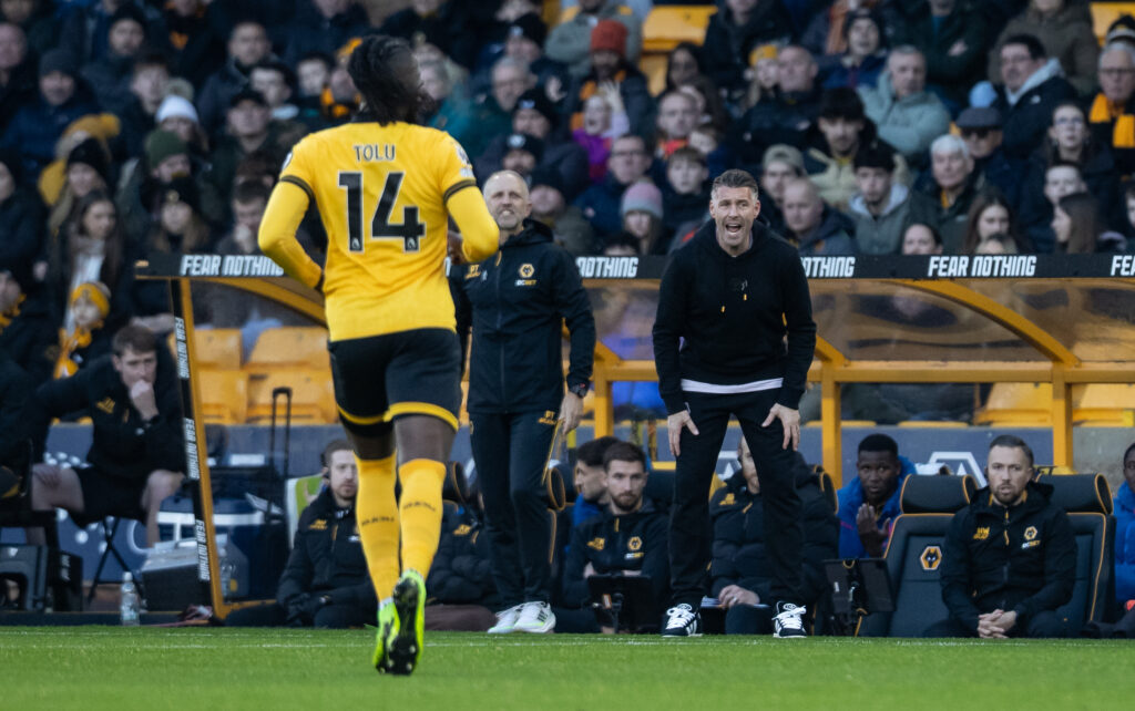 Rob Edwards hails Wolves performance after draw at Man United - SportPremi